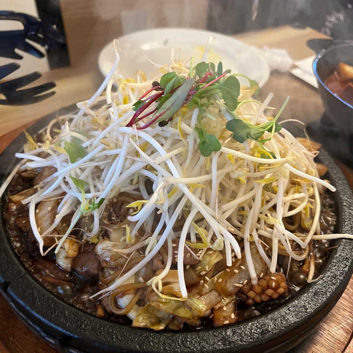 불향과 춘장의 균형으로 기본의 깊이를 보여주는 짜장면 맛집 5곳